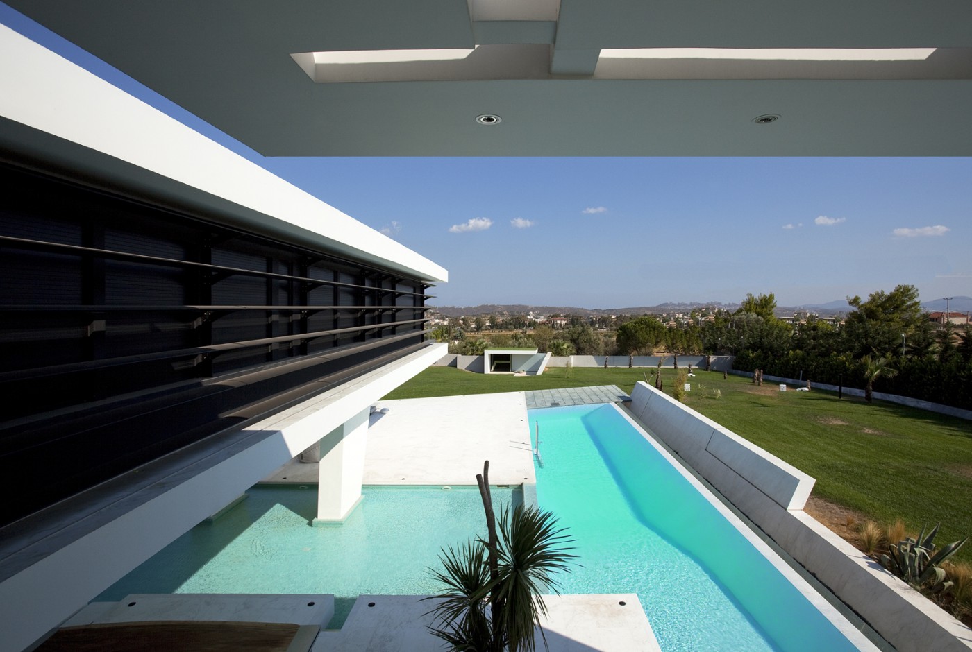 Impressive Ultra Modern House in Athens - Architecture Beast